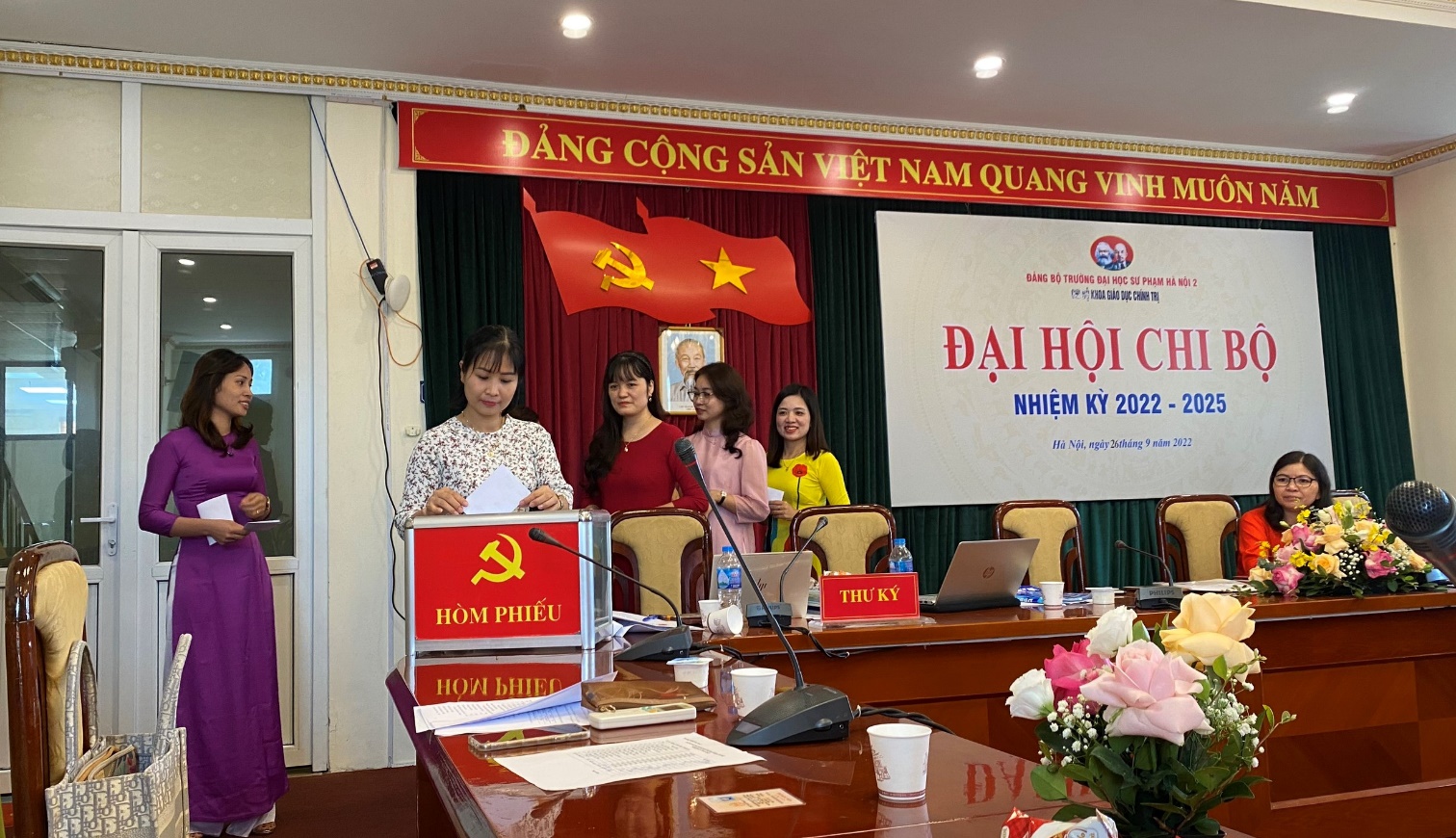 Đại hội Chi bộ khoa GDCT nhiệm kỳ 2022 - 2025: Đoàn kết - Dân chủ - Trách nhiệm